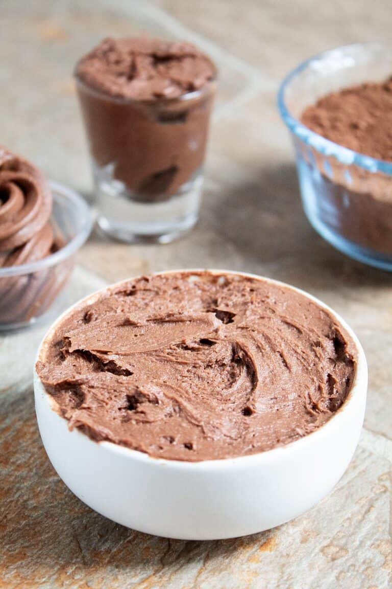 Keto Chocolate Cream Cheese Frosting - ForgetSugar